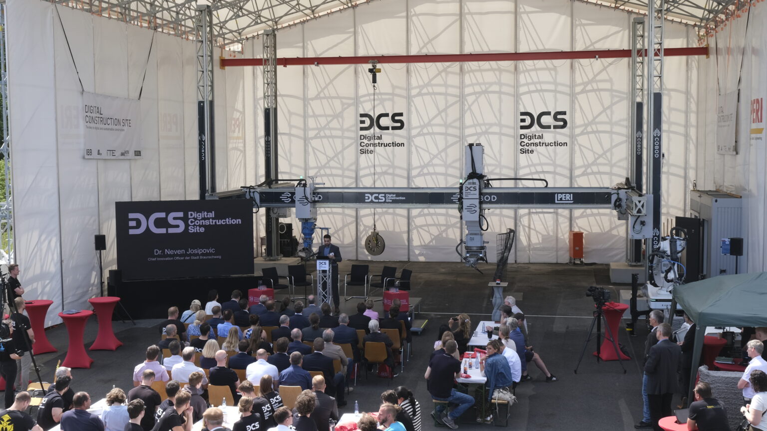 World premiere for COBOD’s Multifunctional Construction Robot made with ...