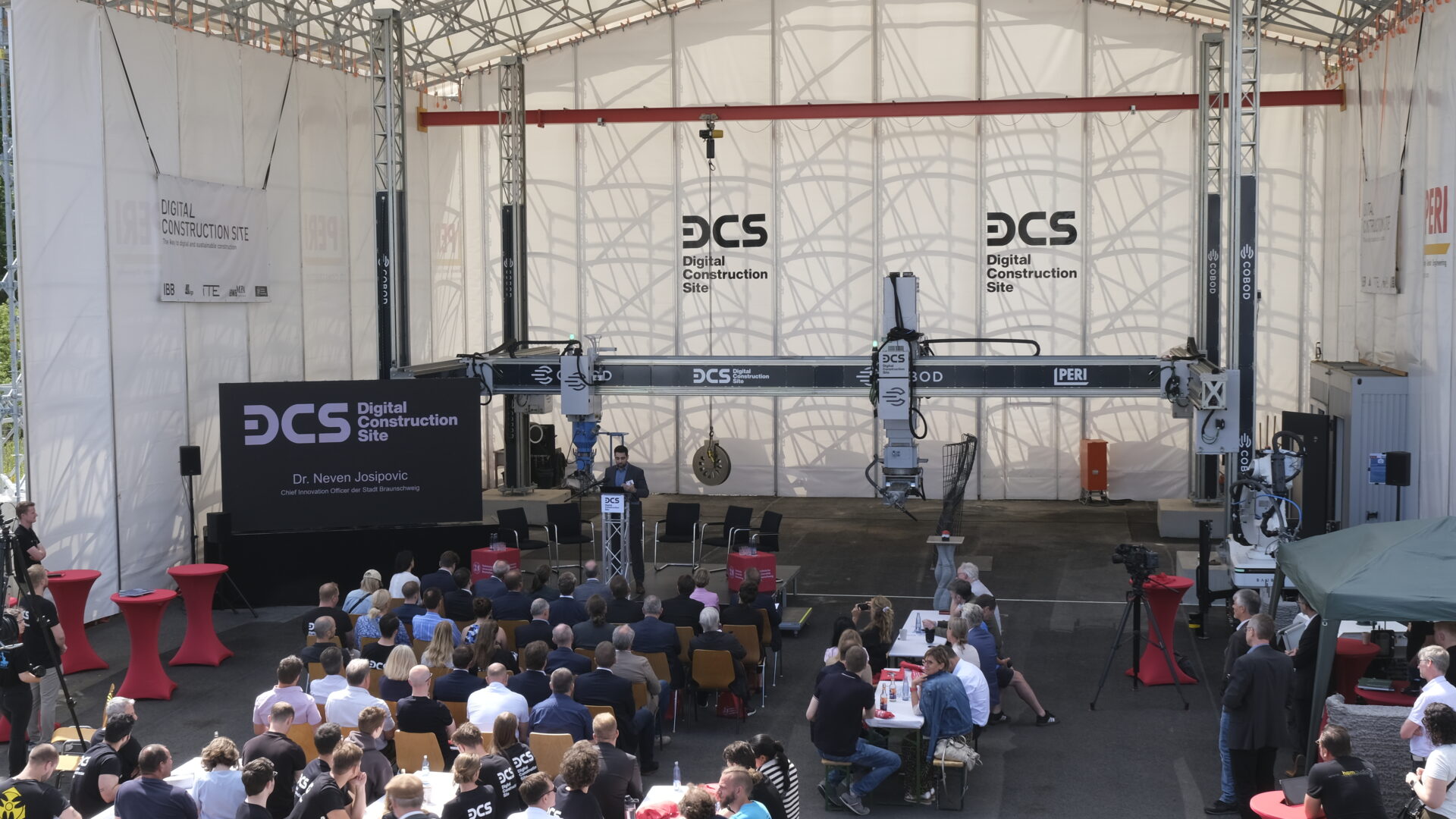 World premiere for COBOD’s Multifunctional Construction Robot made with ...